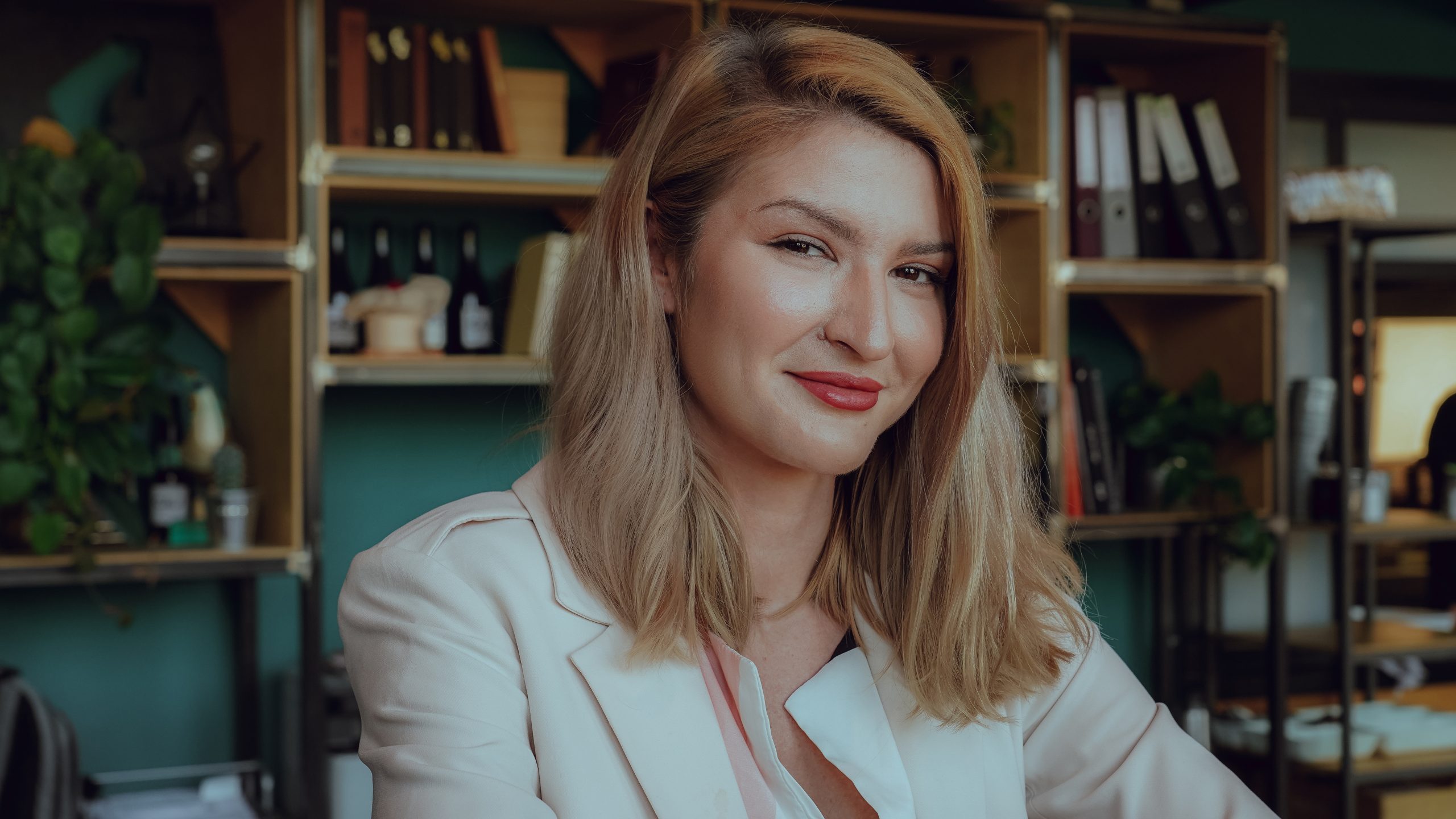 Един разговор с д-р Гергана Велева за озарените усмивки и близалките - GoGuide.bg